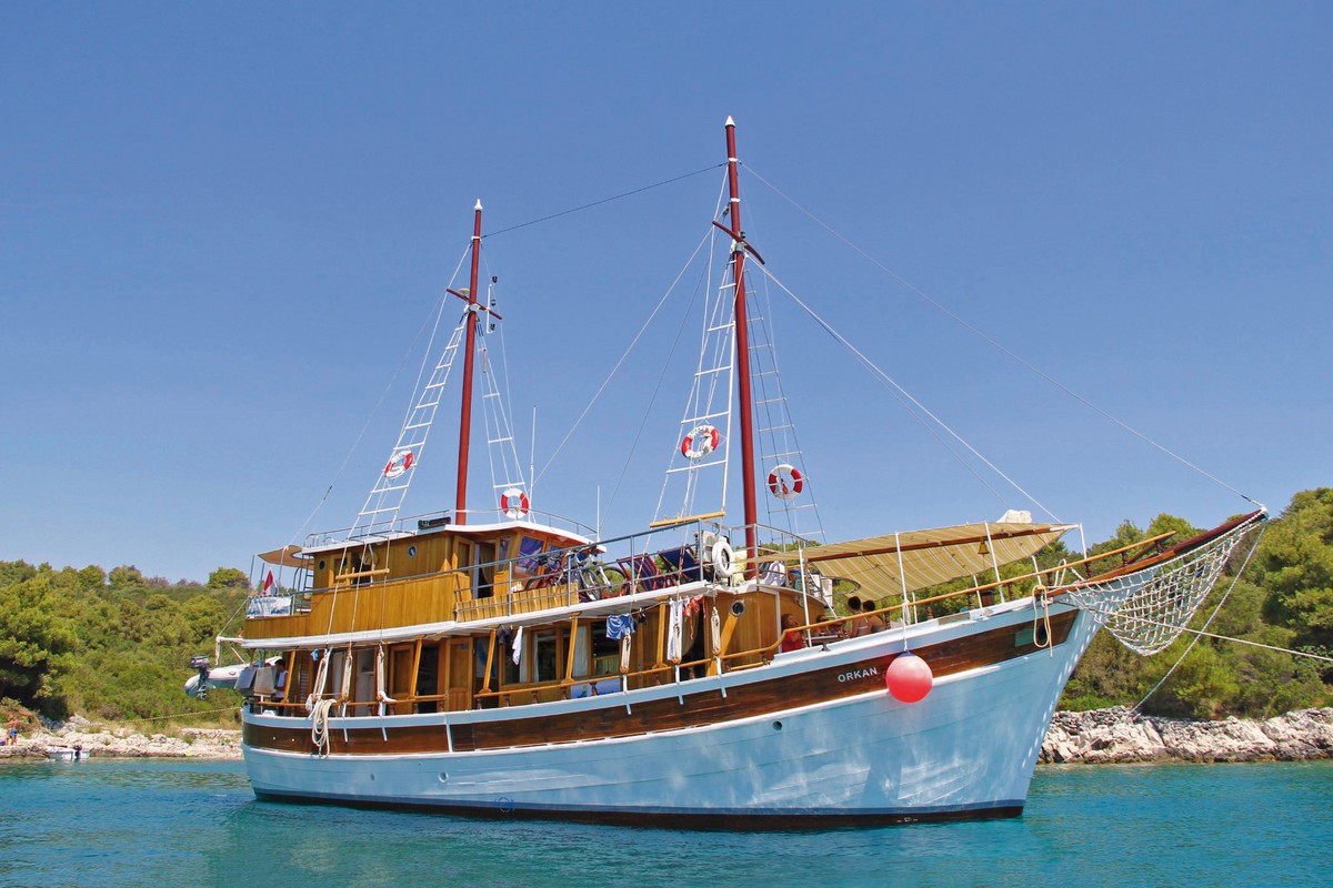 Blaue Reise Kroatien: 1 Woche Insel-Hopping mit dem Motorsegler ab 339 ...